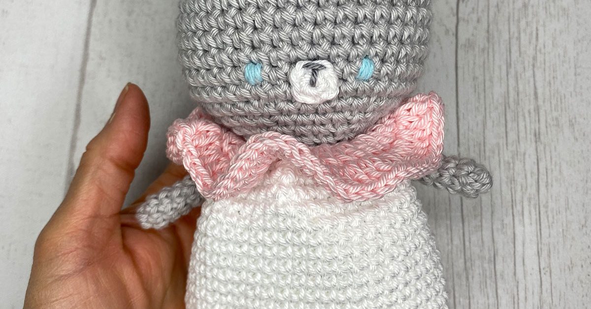 Patron crochet chat amigurumi – Bulmy, petit chaton espiègle - Amy ...